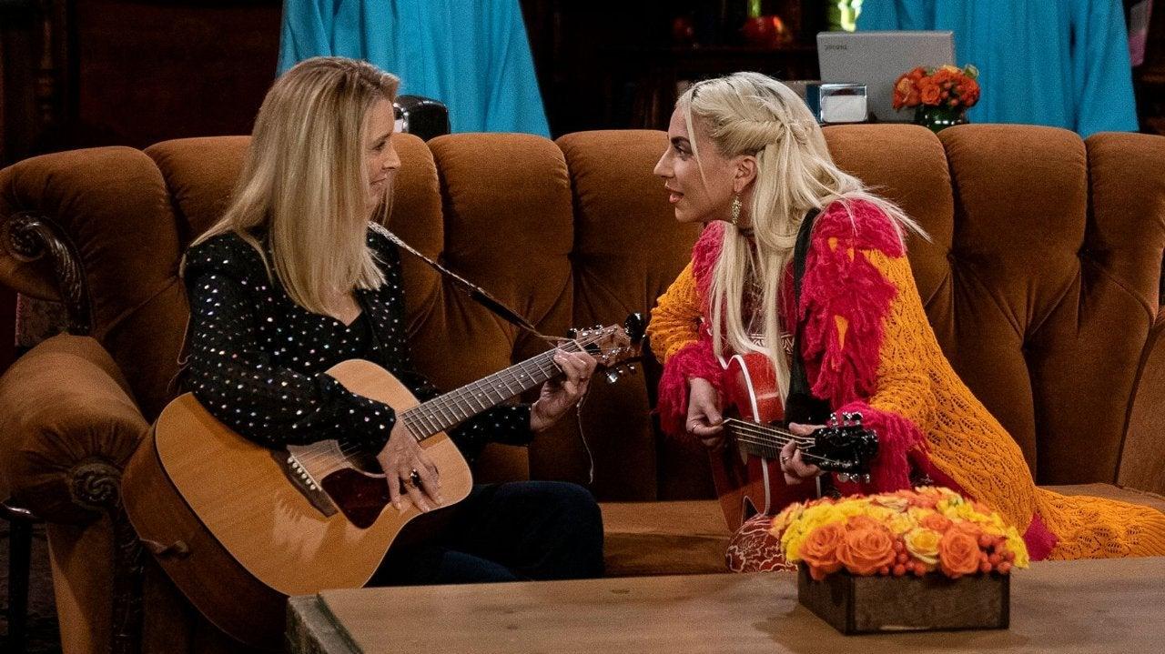 Friends Reunion: Lisa Kudrow Had to Re-Learn “Smelly Cat,” Says Lady ...