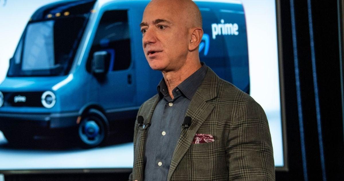 Jeff Bezos Completes Trip to Edge of Space - ComicBook.com