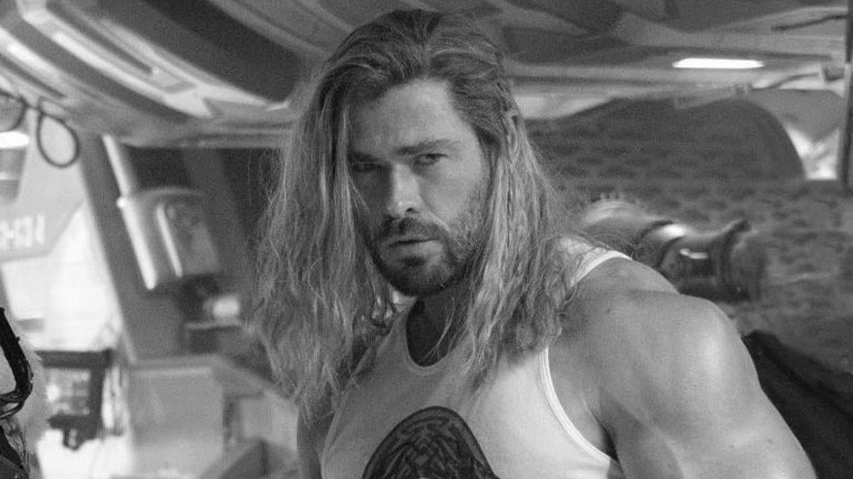 Thor: Love and Thunder Wrap Photo Has the Internet Shook About Chris ...