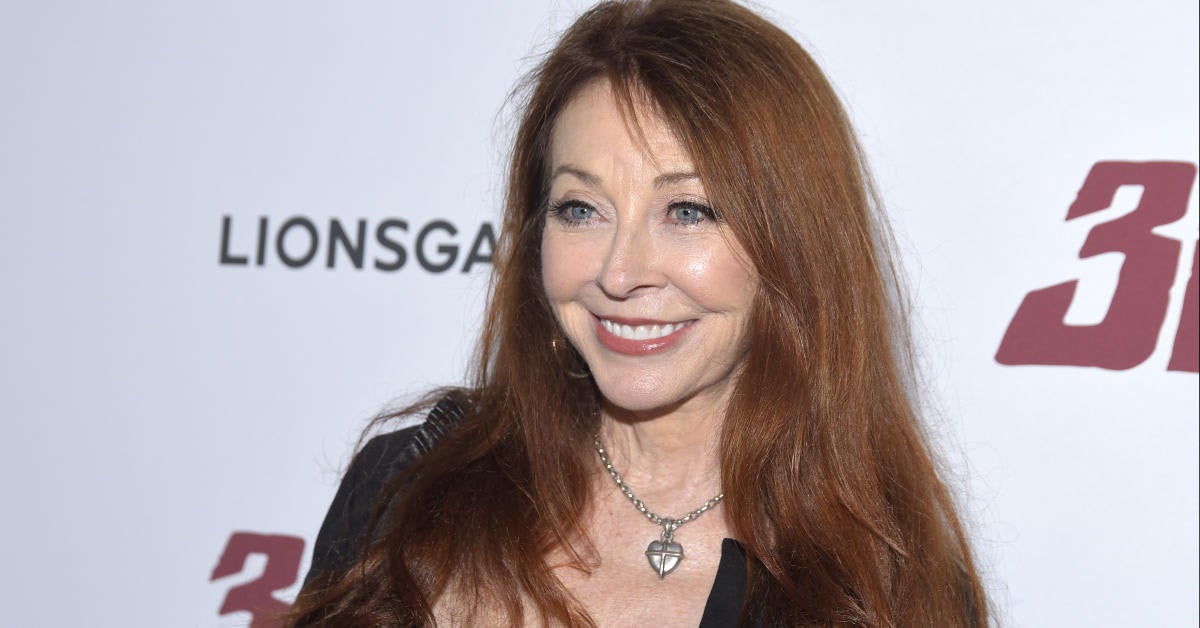 Elvira Actress Cassandra Peterson Comes Out, Reveals 19-Year ...