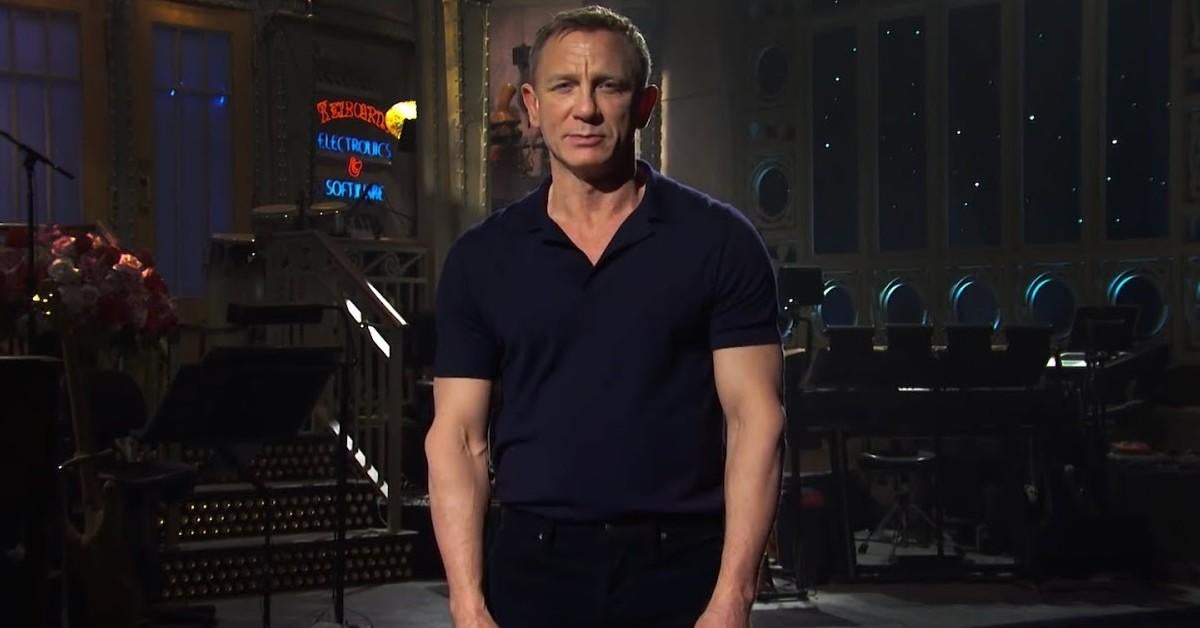 Daniel Craig Just Realized He Is A Friday Meme And His Reaction Is ...