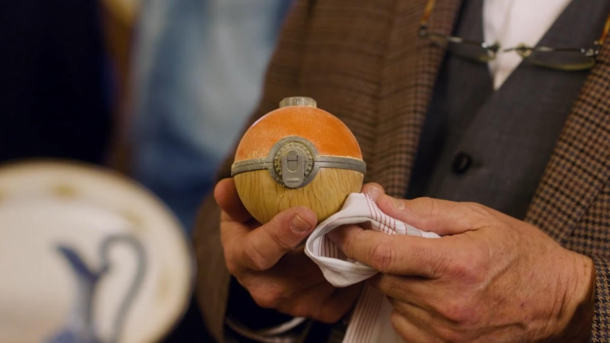 Antique Poke Balls and Basculegion Star in Hilarious New Pokemon ...
