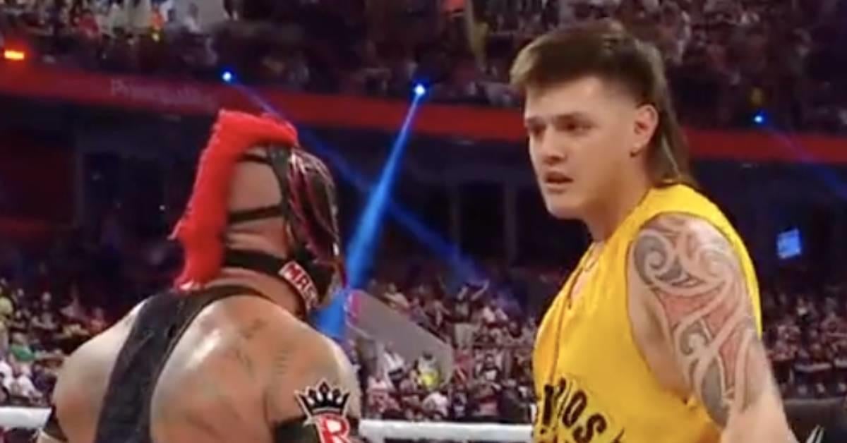 Watch: Dominik Mysterio Betrays Both Rey Mysterio and Edge at Clash at ...