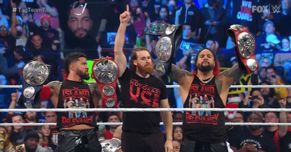 WWE's The Usos Retain Tag Team Titles on Christmas SmackDown
