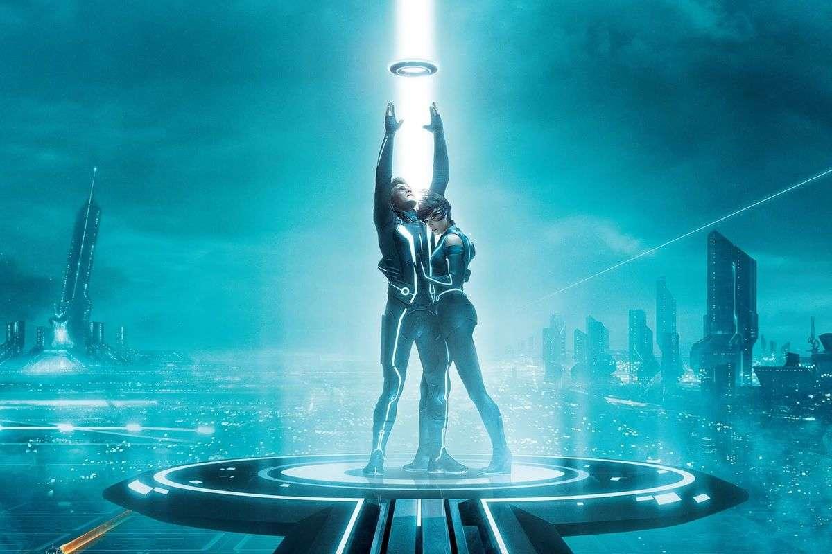 Tron Producer Reveals Why It Took 15 Years to Make A New Movie (And If ...
