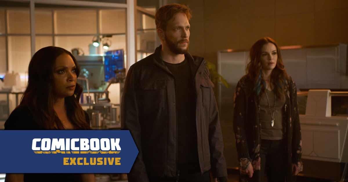The Flash: Mark Returns in "A New World, Part Two" Clip (Exclusive) - ComicBook.com