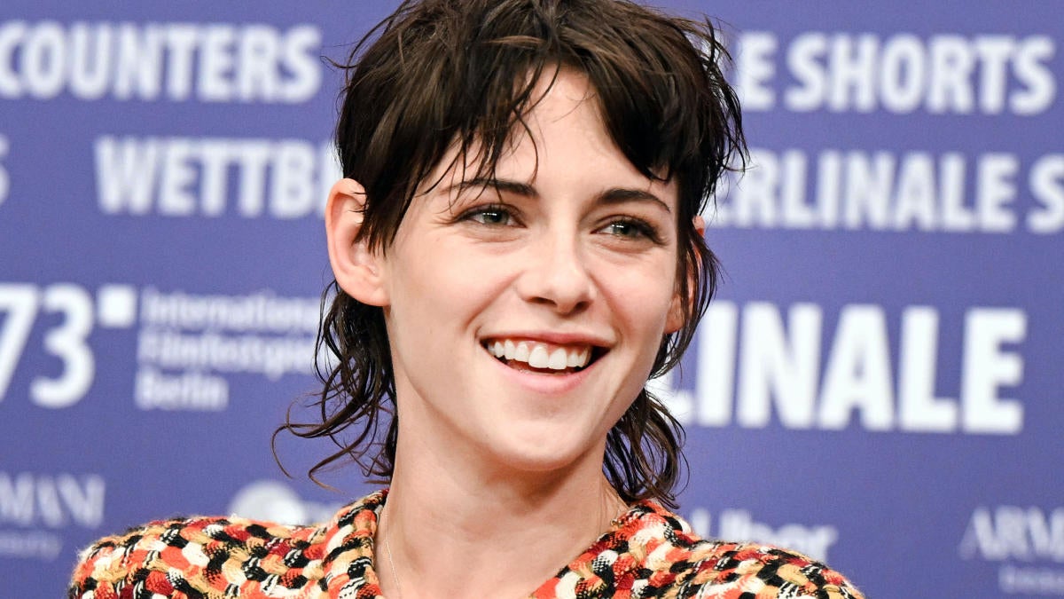 Kristen Stewart Writing a "Stoner Girl Comedy," Says "It's Really F-ing ...