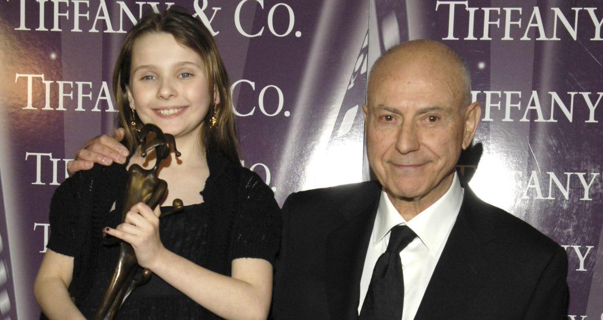 Little Miss Sunshine: Abigail Breslin Pays Tribute to Alan Arkin, "You ...