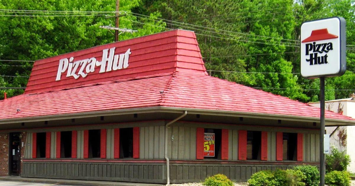 The Internet Discovers Pizza Hut Classic, Millennials Love It ...