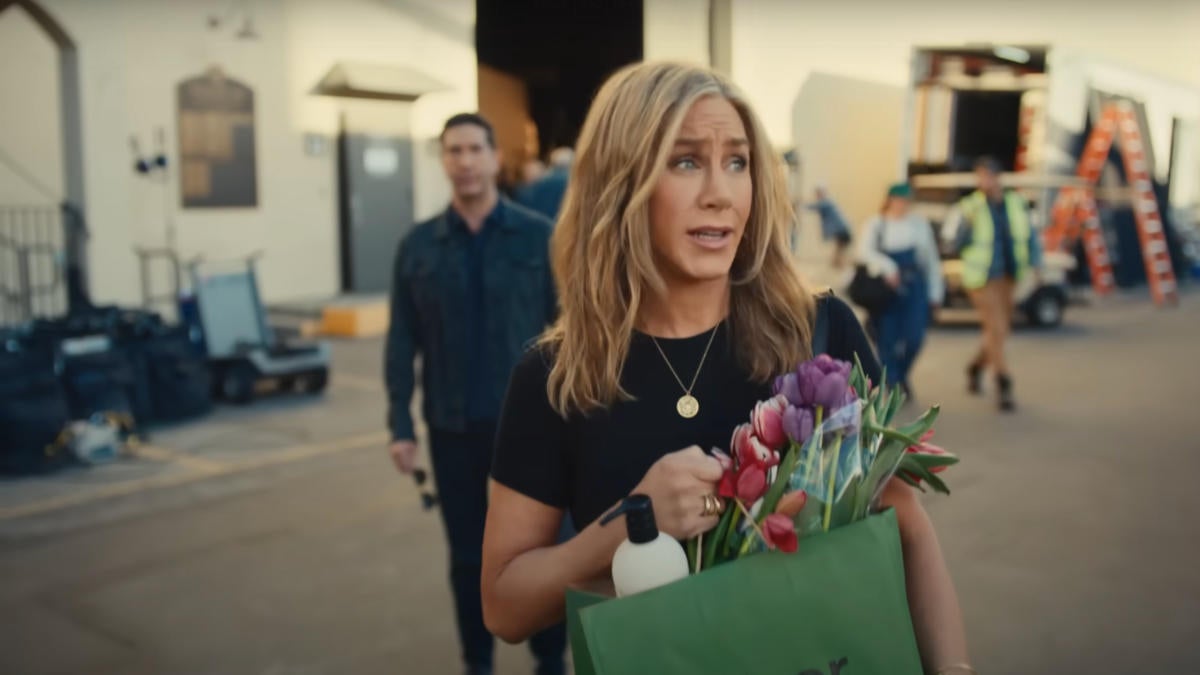 Friends Stars Jennifer Aniston and David Schwimmer Have Awkward Reunion ...