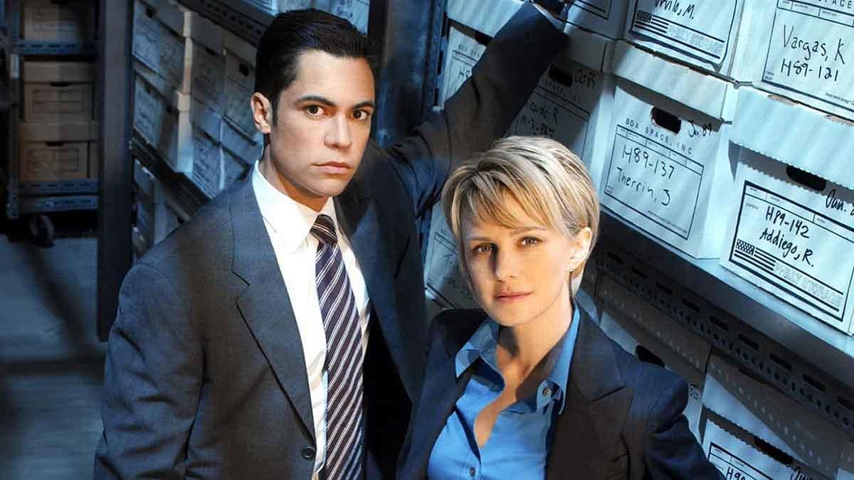 Cold Case: CBS to Reboot Classic Crime Drama With Creator Meredith ...