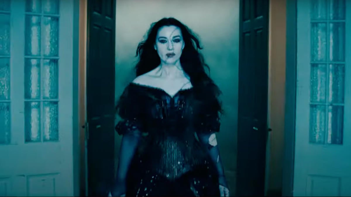 Beetlejuice 2 Trailer Reveals First Look at Beetlejuice's Wife ...