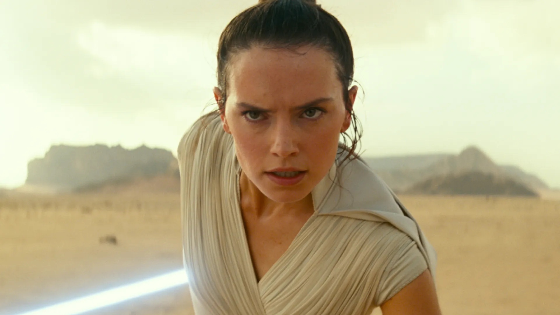 Daisy Ridley Provides Star Wars Update (and Promises the Story is Good ...