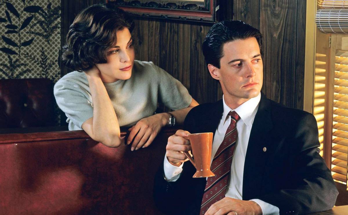 How to Watch All of Twin Peaks in Order - ComicBook.com