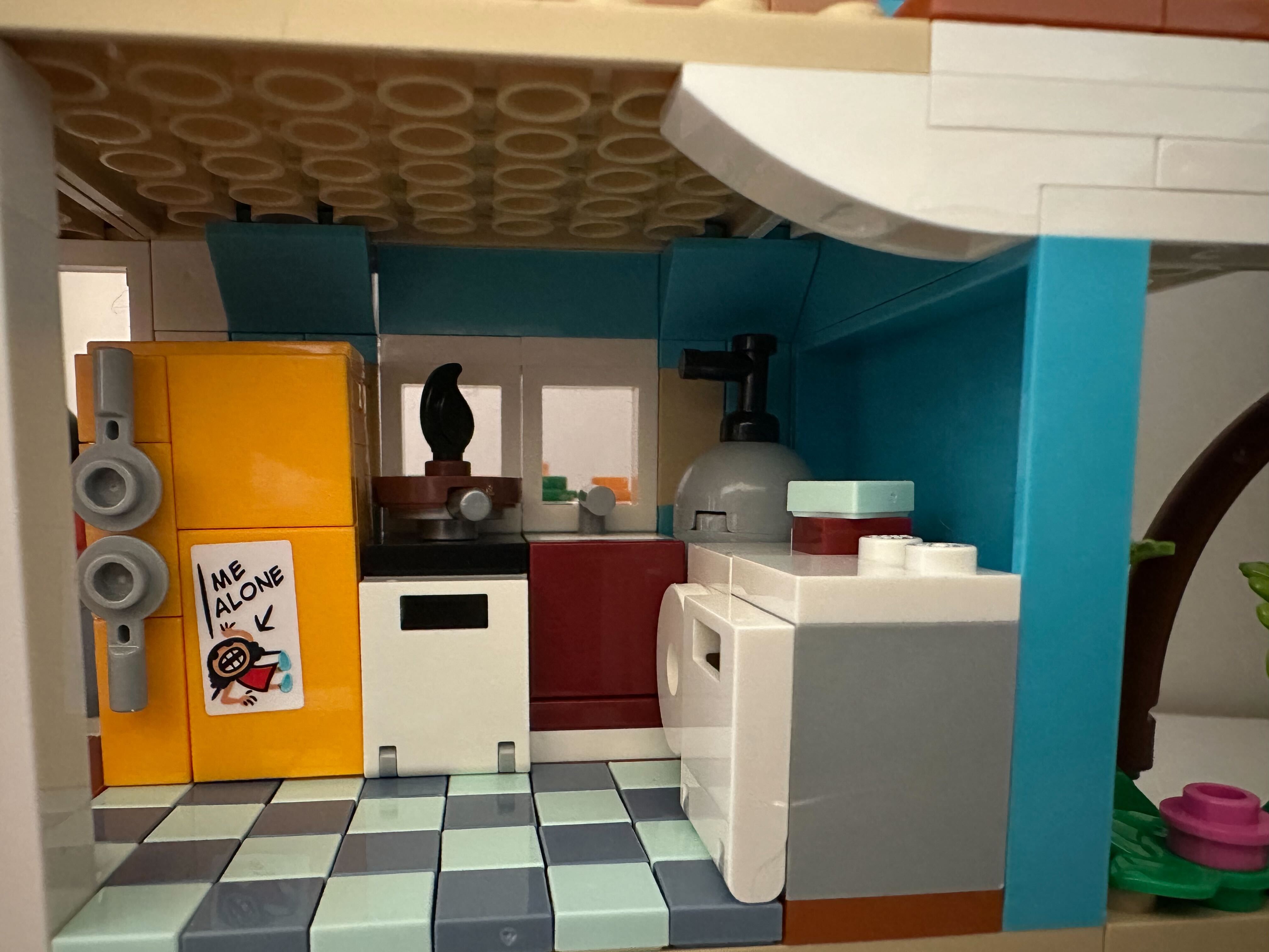 LEGO Lilo & Stitch Beach House Review: Building a Hawaiian Roller ...