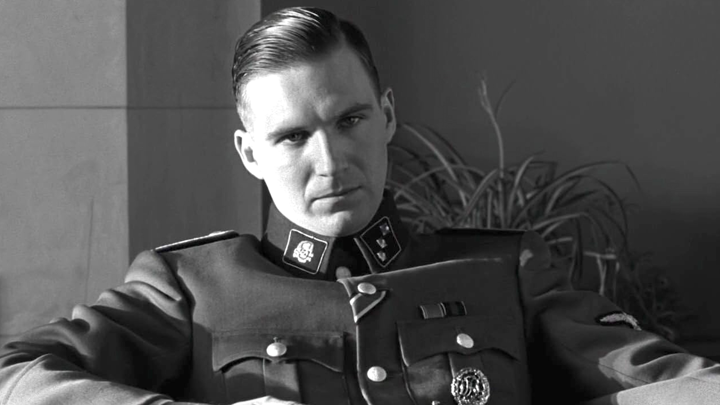 5 Ralph Fiennes Roles That Prove He'll Be a Perfect President Snow in ...