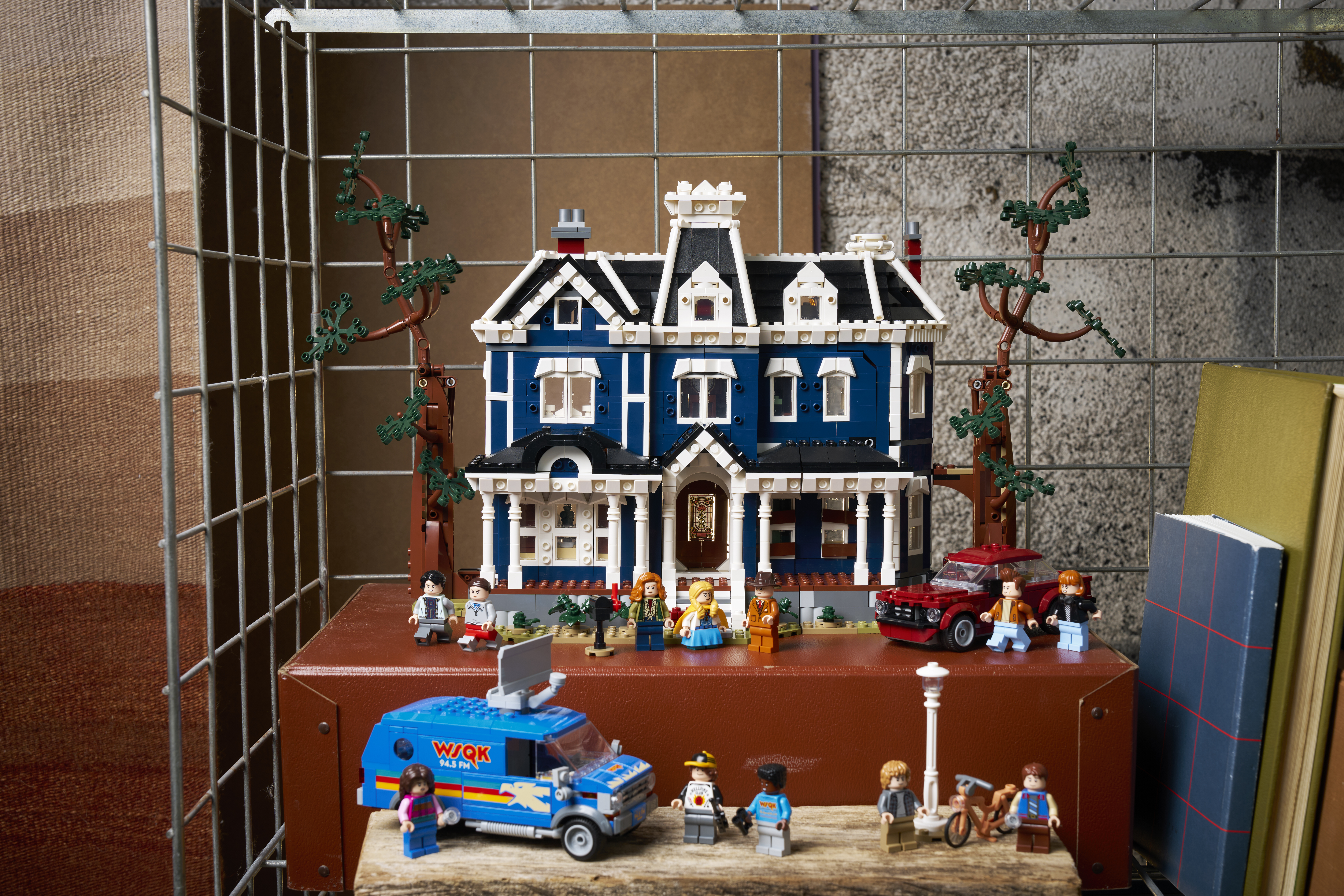 LEGO Stranger Things: The Creel House Is Their First Ever Transforming ...