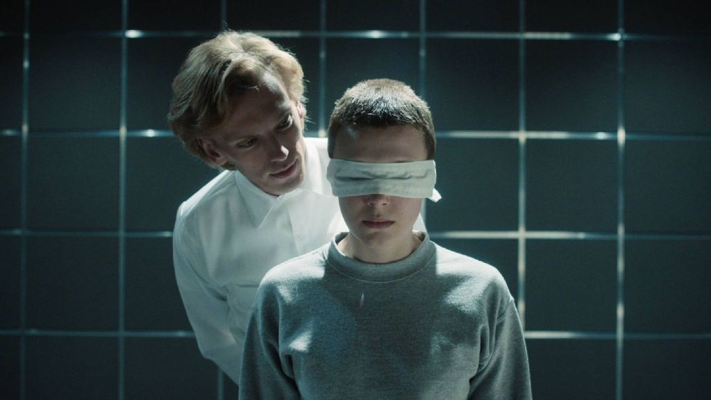 Stranger Things’ Finale References the Cancelled Original Plan for the ...