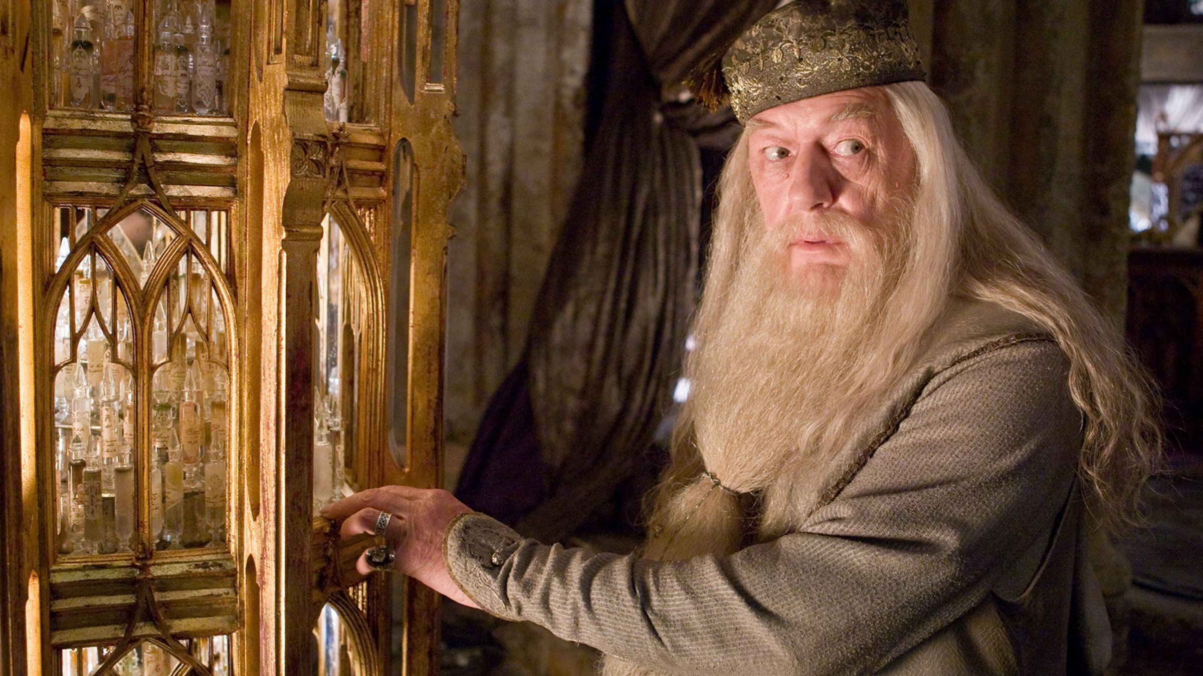 Gandalf vs. Dumbledore Fight Winner Answered by Lord of the Rings' Ian ...